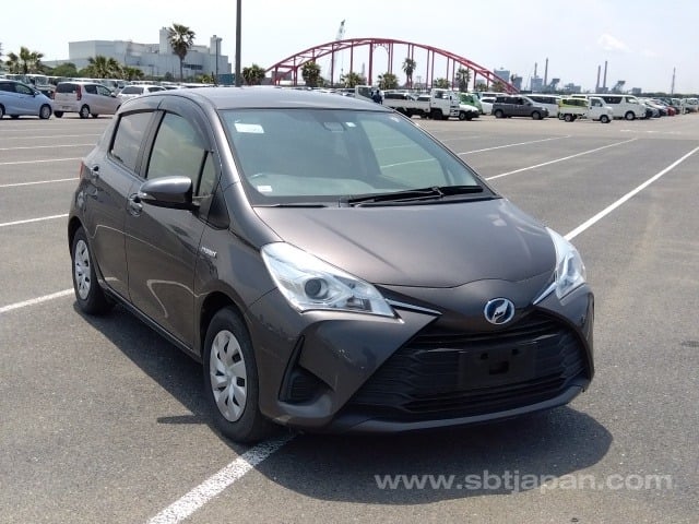 2017/6 TOYOTA VITZ HYBRID F 110000 | SBT Japan | Stock Id:ZR3939